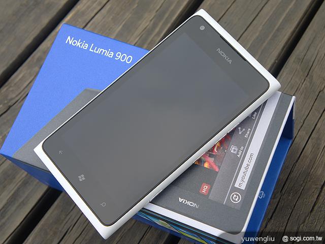 NOKIA Lumia 900 末代WP7機皇的逆襲- SOGI 手機王