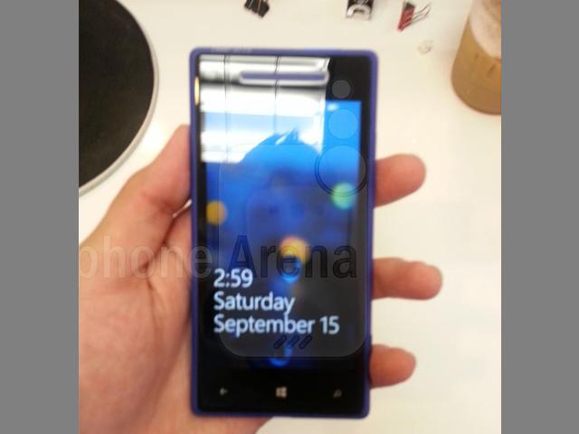 HTC 8X實機現身 官方粉絲團新機漏一角- SOGI 手機王