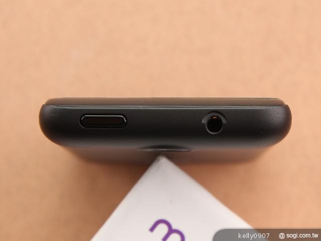 moii E501雙卡智慧機 繽紛背蓋隨心換！- SOGI 手機王