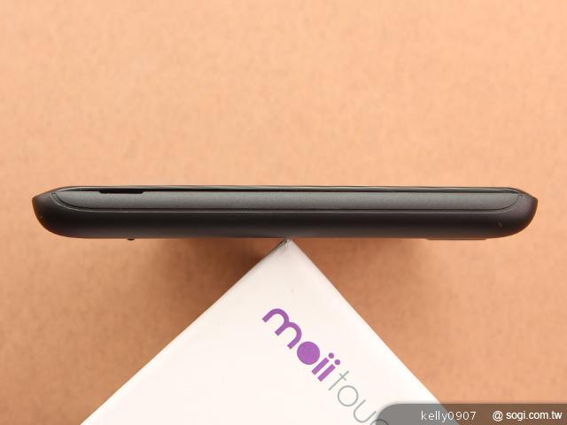 moii E501雙卡智慧機 繽紛背蓋隨心換！- SOGI 手機王