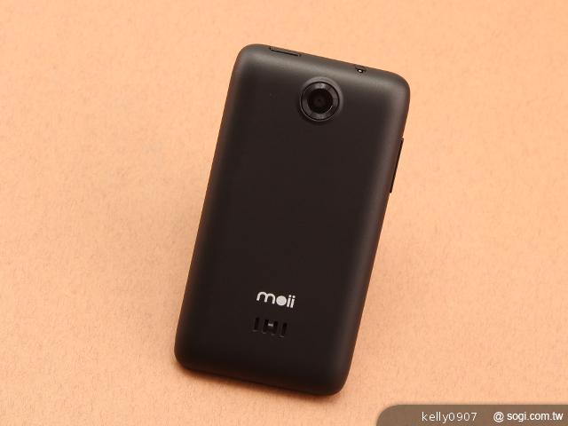 moii E501雙卡智慧機 繽紛背蓋隨心換！- SOGI 手機王