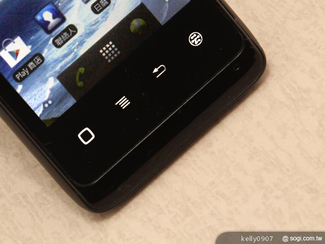 moii E501雙卡智慧機 繽紛背蓋隨心換！- SOGI 手機王