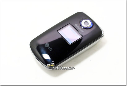 黑潮來襲！LG F2500 讓時尚隨手可得- SOGI 手機王