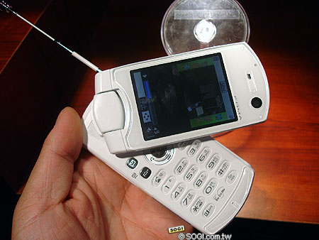 2006 亞洲電信展 - 日本 DoCoMo 夏日新機陣容龐大- SOGI 手機王