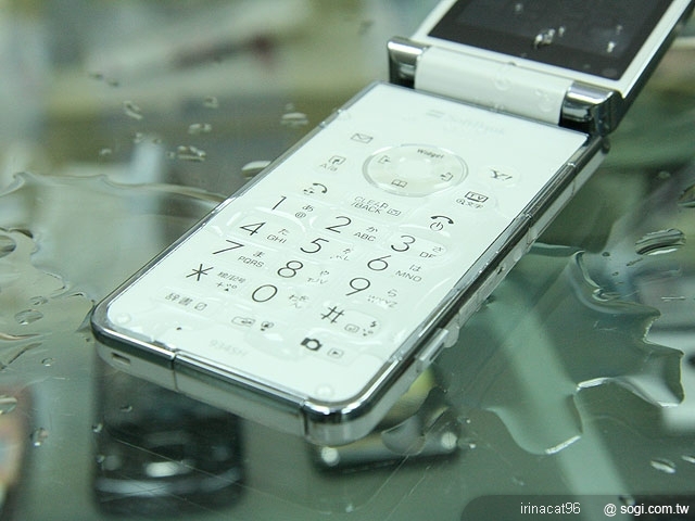 3 吋「外」螢幕 Sharp 934SH 好看不掀蓋- SOGI 手機王