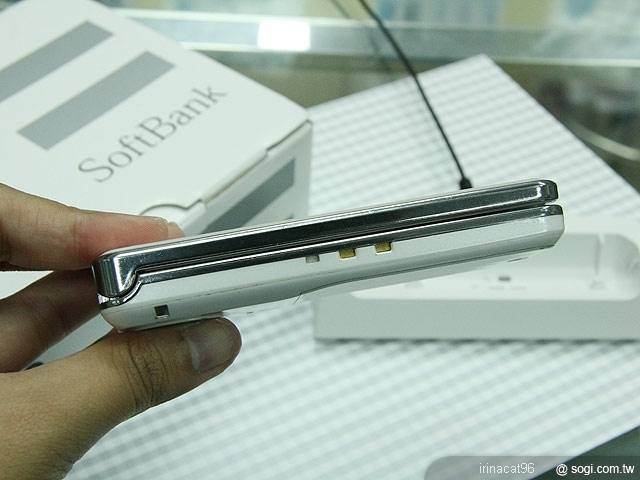 3 吋「外」螢幕 Sharp 934SH 好看不掀蓋- SOGI 手機王