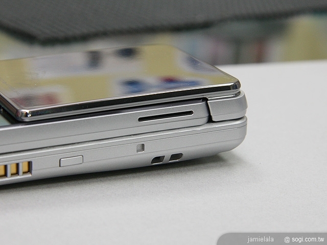 桌上迷你劇院 Sharp SH-07A- SOGI 手機王