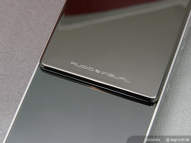 桌上迷你劇院 Sharp SH-07A- SOGI 手機王