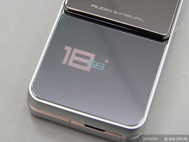 桌上迷你劇院 Sharp SH-07A- SOGI 手機王