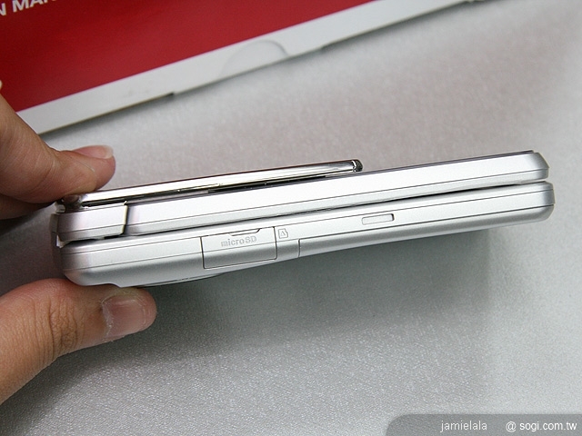 桌上迷你劇院 Sharp SH-07A- SOGI 手機王