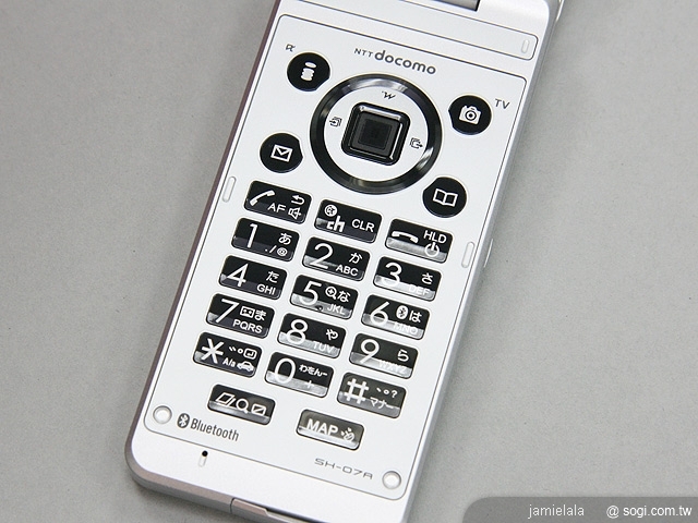 桌上迷你劇院 Sharp SH-07A- SOGI 手機王