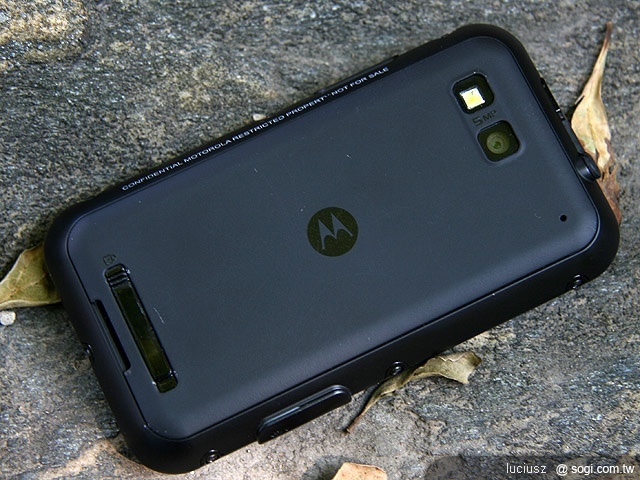 強力三防智慧機 - MOTO DEFY MB525- SOGI 手機王