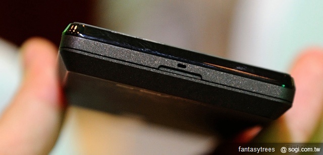 WP7手機ASUS E600 動手玩！- SOGI 手機王