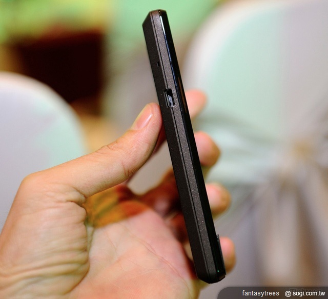 WP7手機ASUS E600 動手玩！- SOGI 手機王