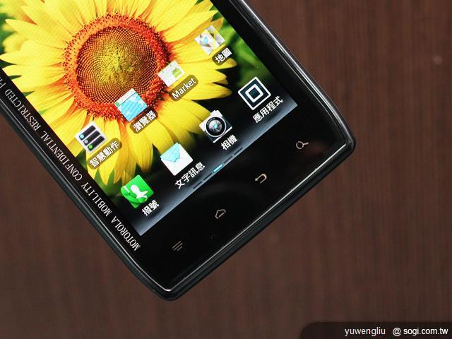 MOTO RAZR XT910 刀鋒手機 輕薄再現- SOGI 手機王